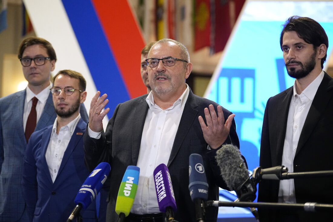 Fri. 8:59 a.m.: An unlikely challenger to Putin brings a rare show of ...